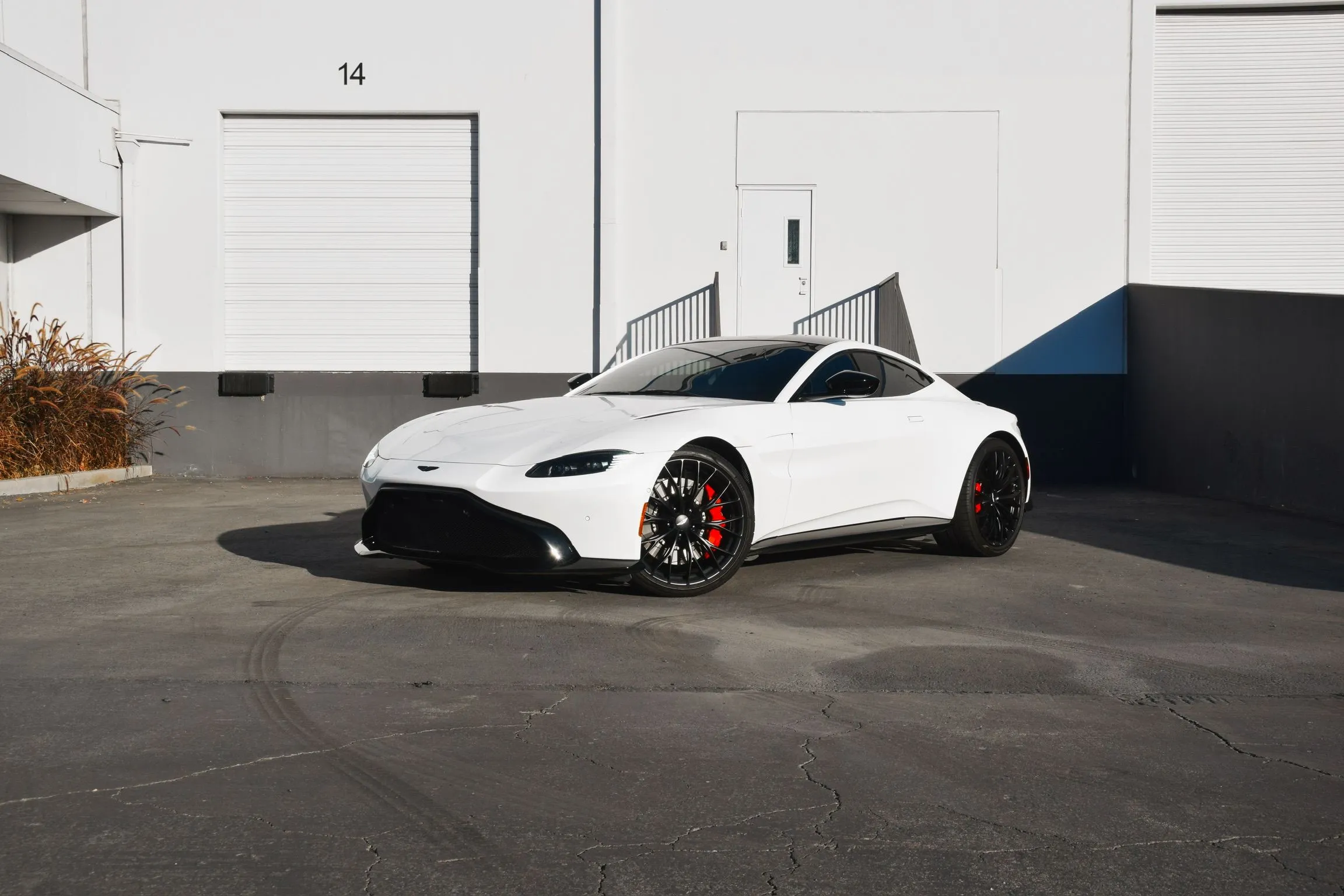 Aston Martin Vantage White Rental | Mosh Exotic
